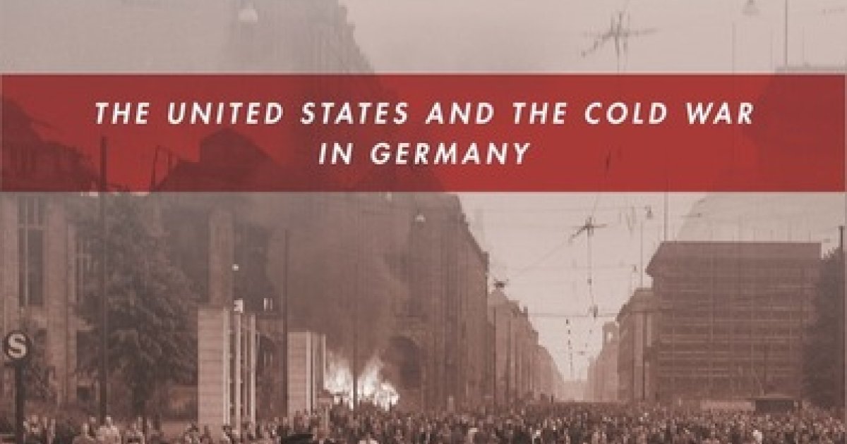 Between Containment and Rollback: The United States and the Cold War in ...